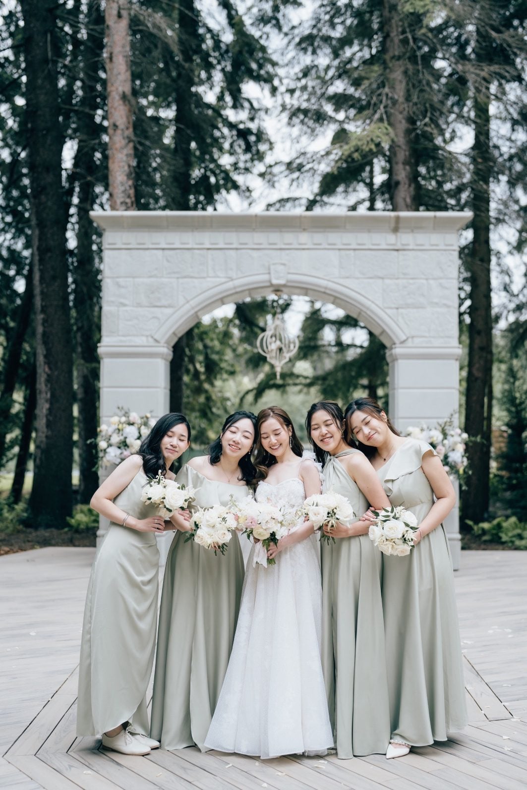 Smiling Bride and Bridesmaids at Archway Manor | Calyx Floral Design